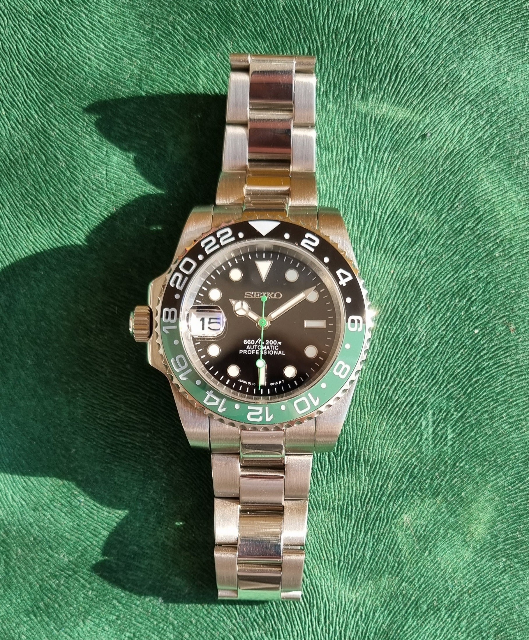 Black and green riddler watch – Lovetomodwatches